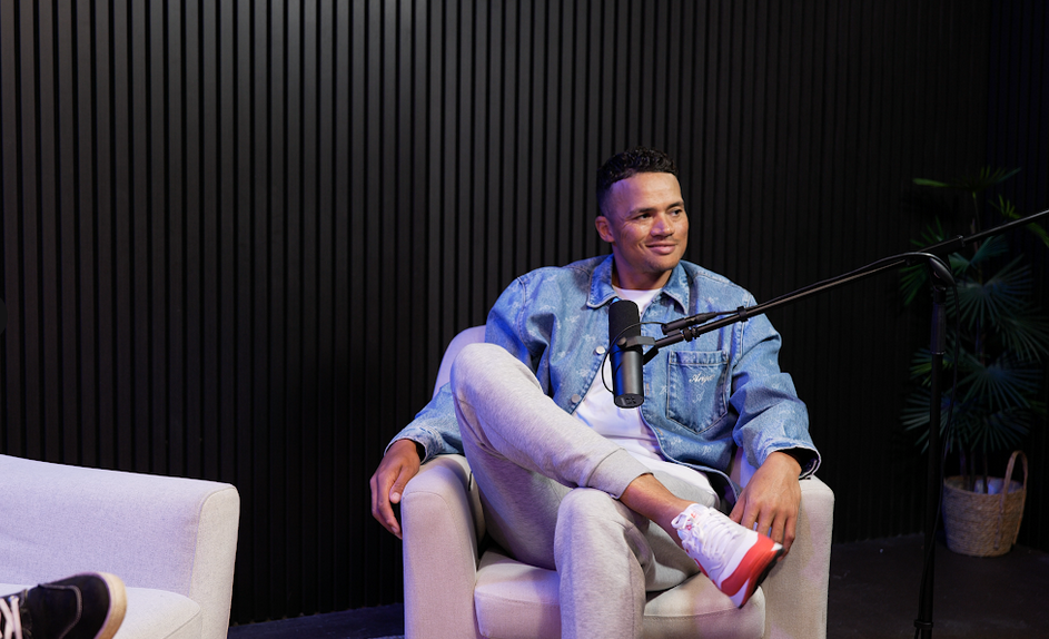 what is the difference between a podcast and visual podcast?