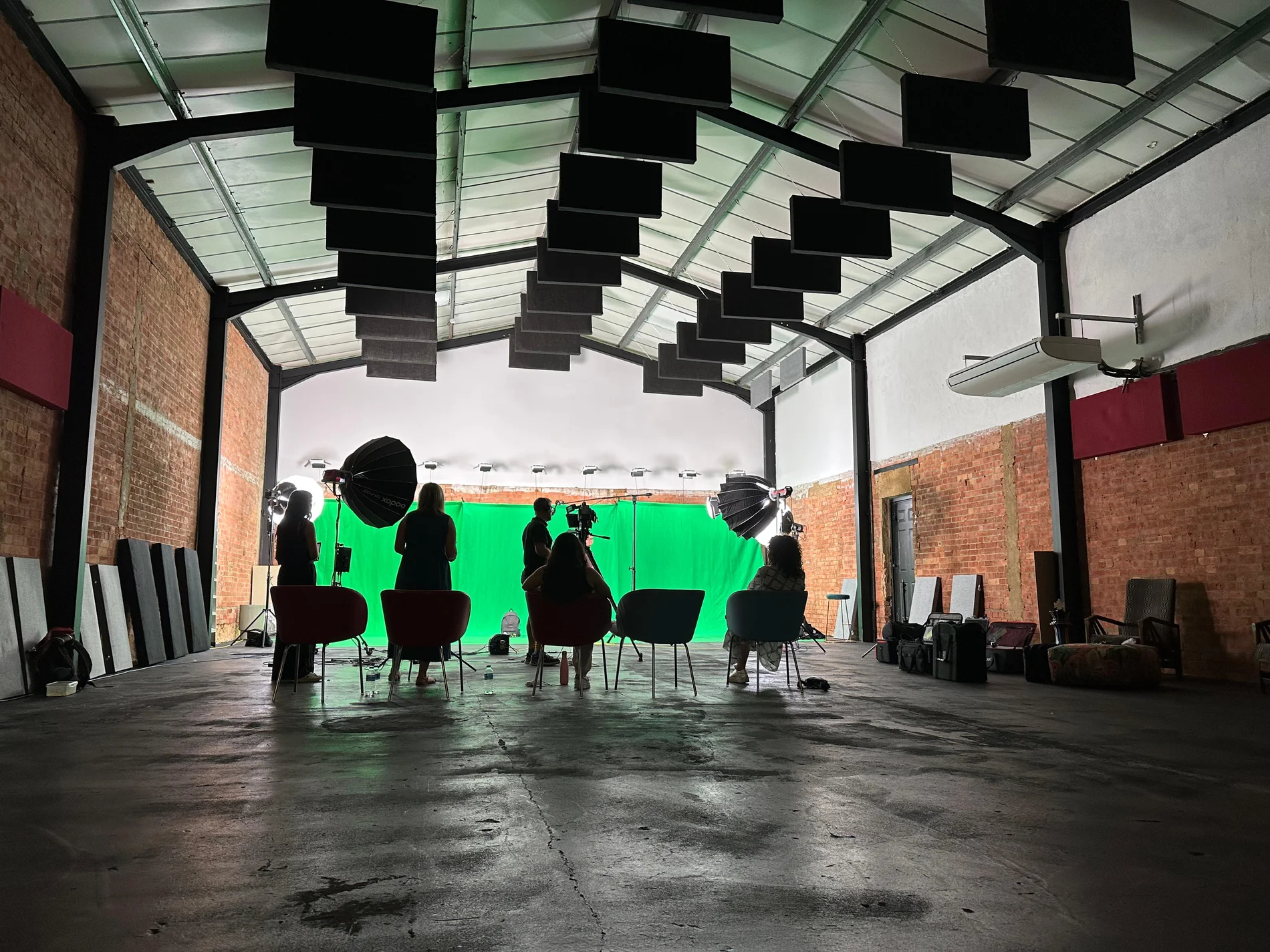 Leveraging Green Screen Technology for Dynamic Podcast Visuals ...